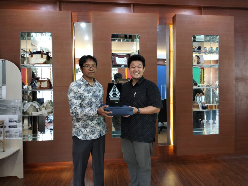 Kunjungan Kampus Universitas Kristen Duta Wacana Yogyakarta ke Despro ITS - Departemen Desain ...