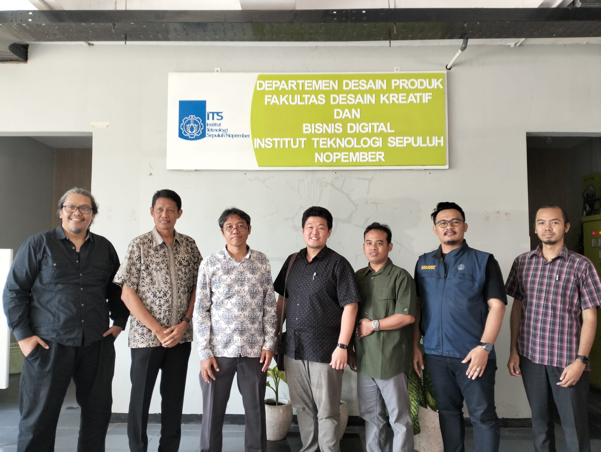 Kunjungan Kampus Universitas Kristen Duta Wacana Yogyakarta ke Despro ITS - Departemen Desain ...