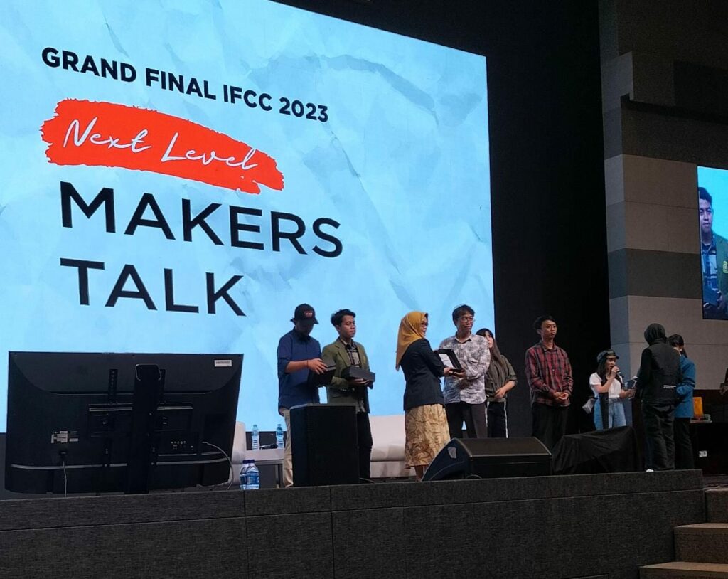 Despro ITS juara 3 Footwear Design IFCC 2023 - Departemen Desain Produk Industri