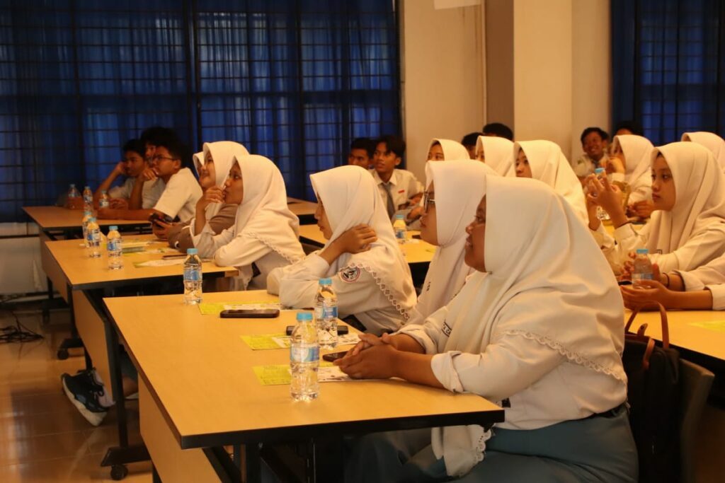 SMAN 1 Krian's visit to ITS Despro - Departemen Desain Produk Industri