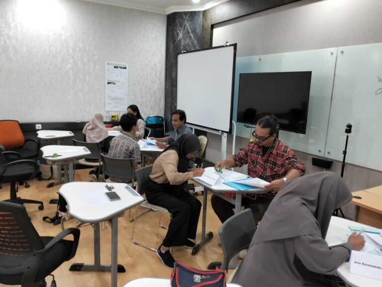Suasana Verifikasi Portofolio SNBP 2024 Desain Produk ITS - Departemen ...