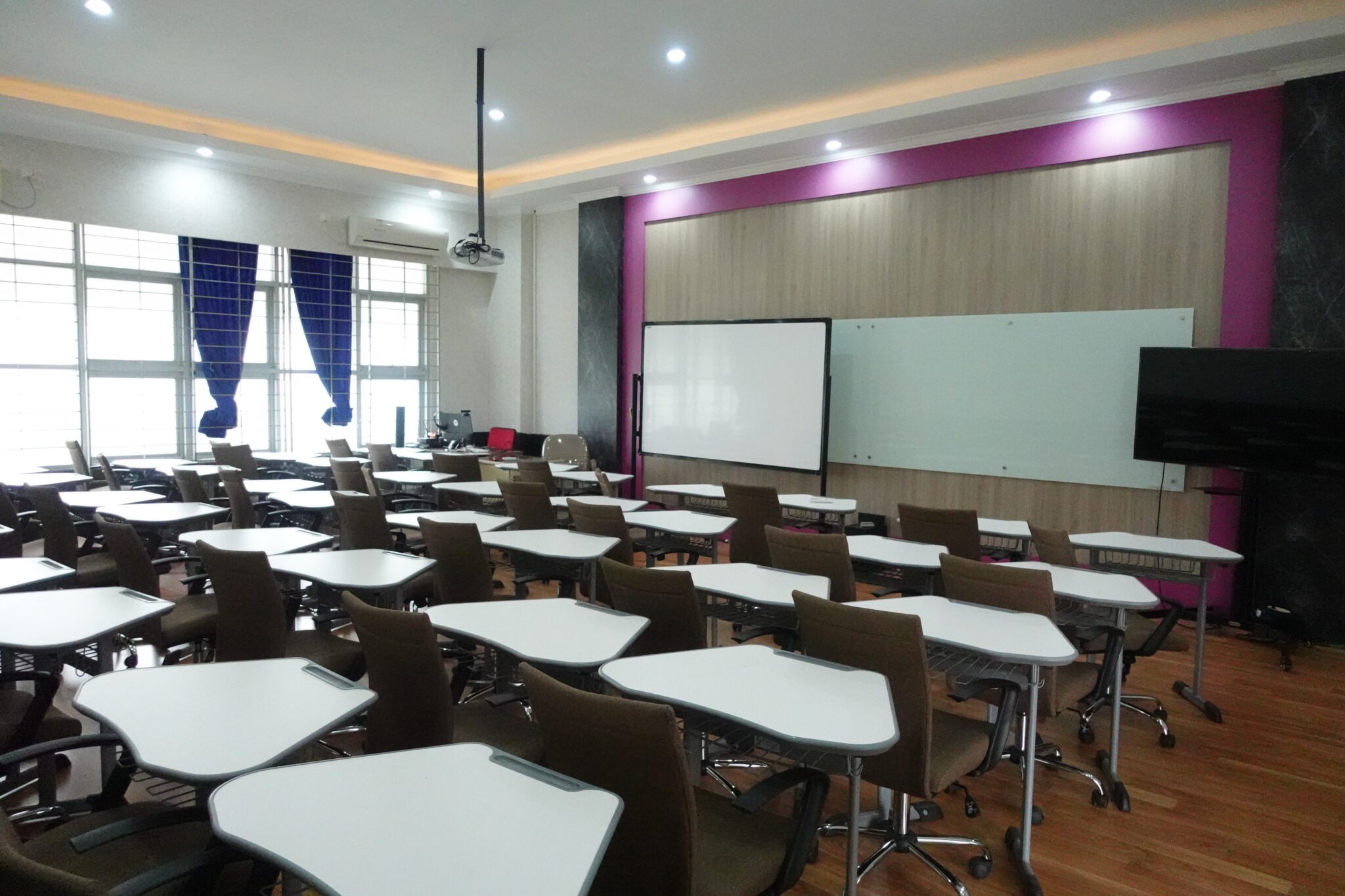 Ruang Kelas - Desain Komunikasi Visual
