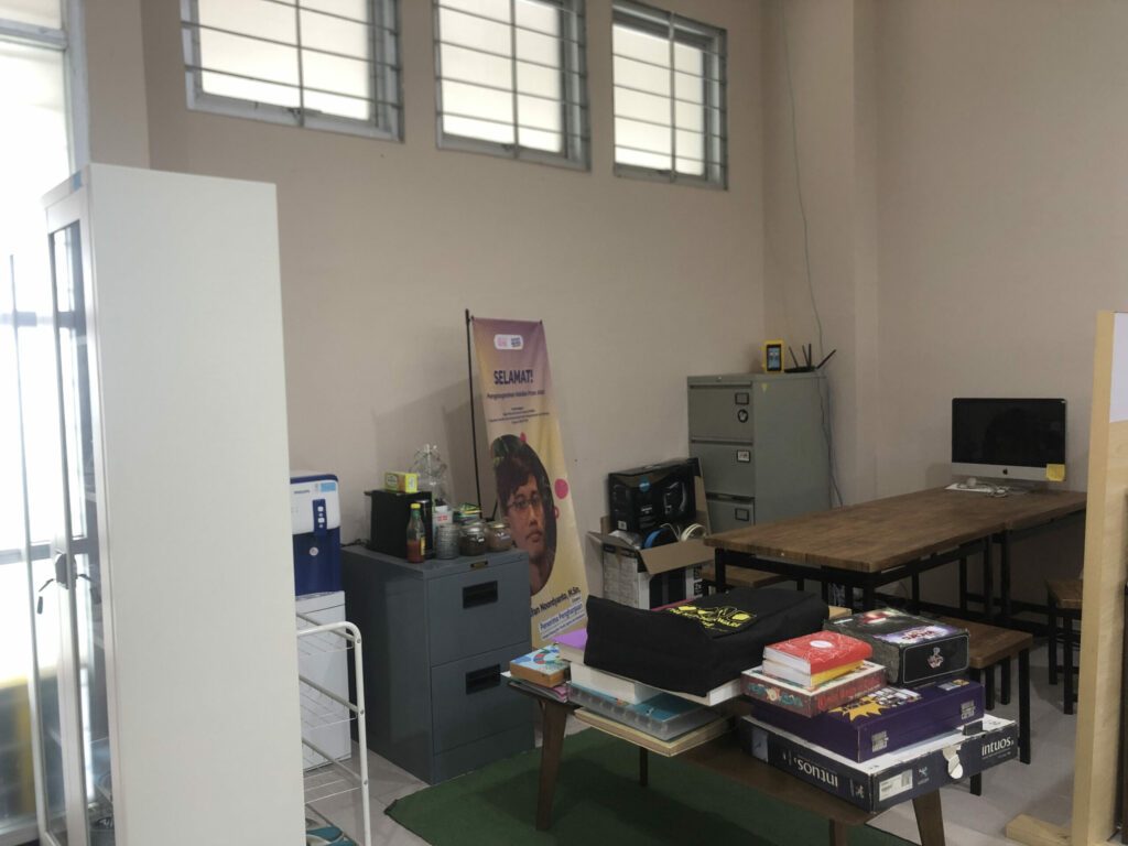 Laboratories - Desain Komunikasi Visual