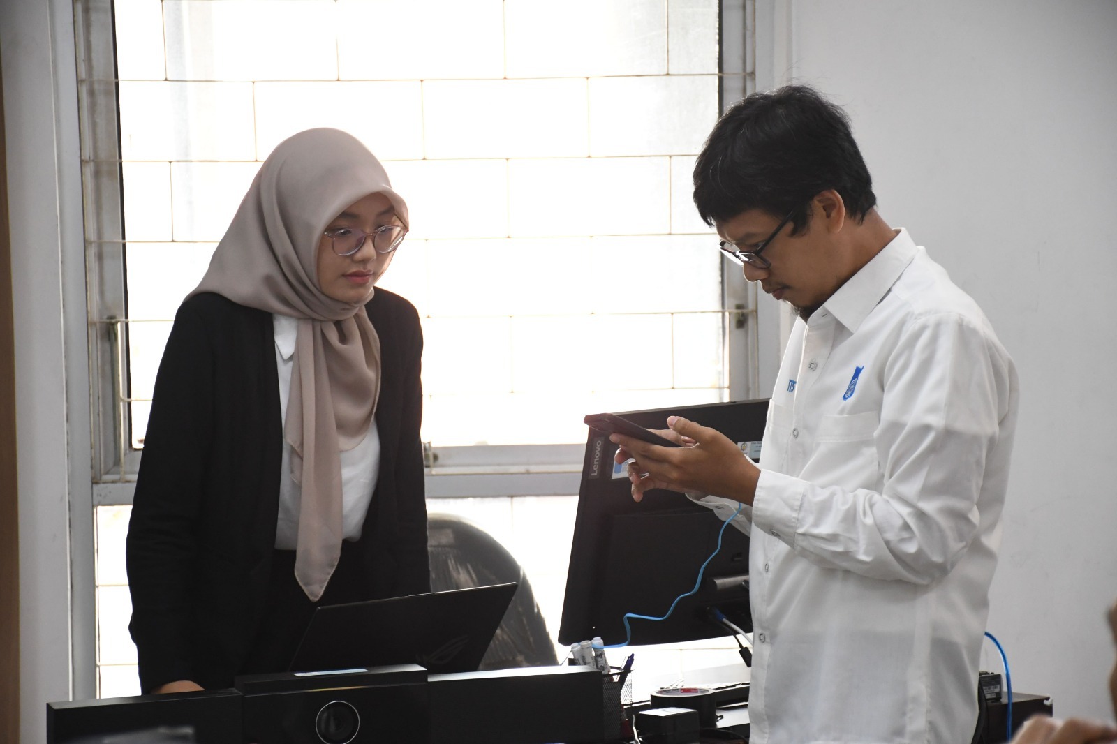 Ujian Tugas Akhir Mahasiswa Departemen Teknologi Informasi FTEIC - ITS ...