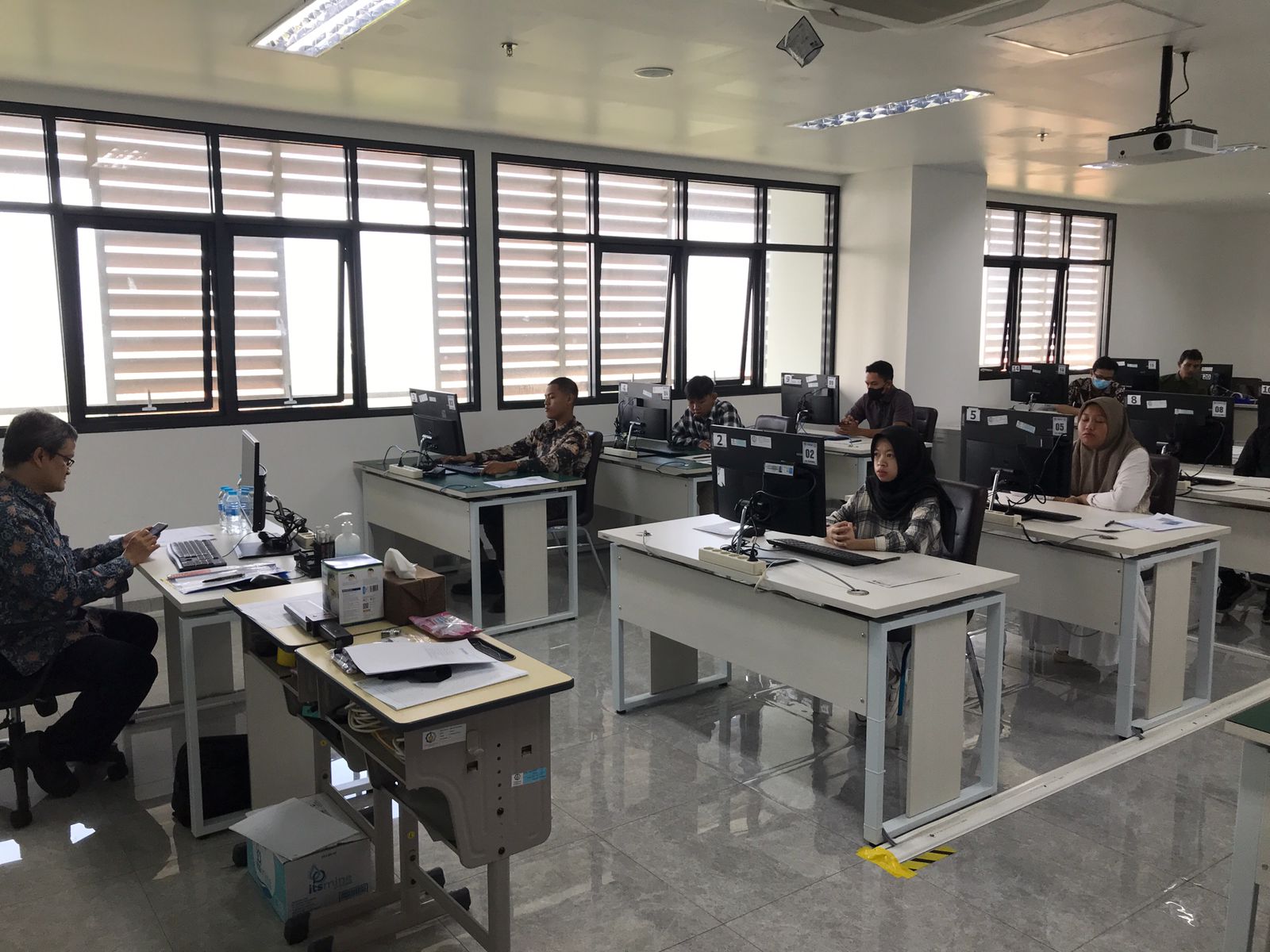 Test UTBK 2024 Lab SOC Departemen Teknologi Informasi ITS Gedung Tower ...