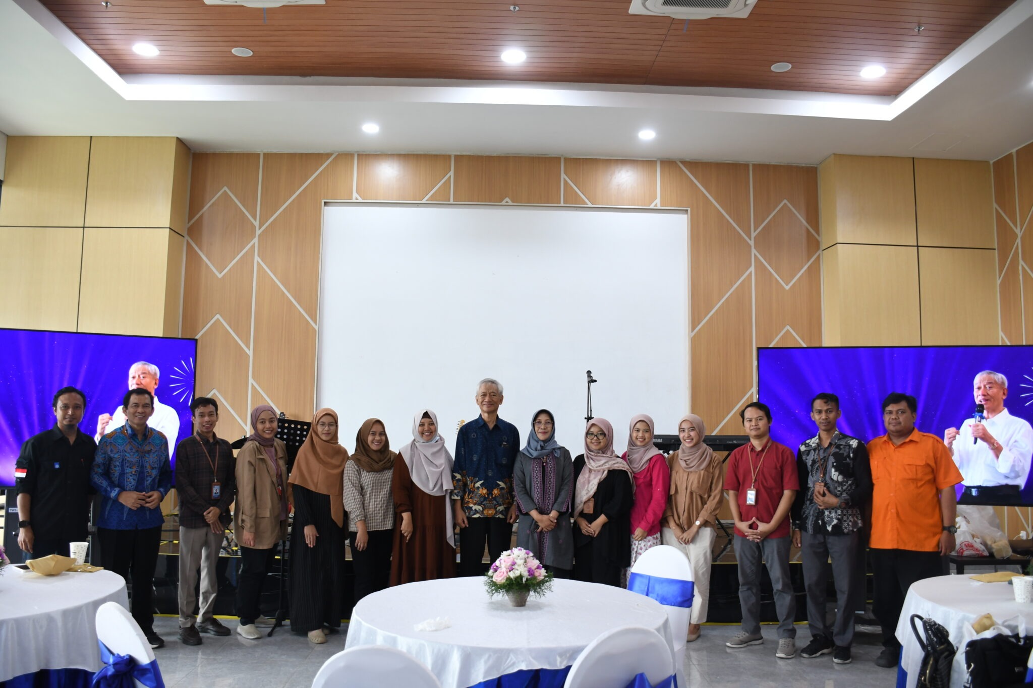 Ruang Serba Guna - Departemen Teknologi Informasi