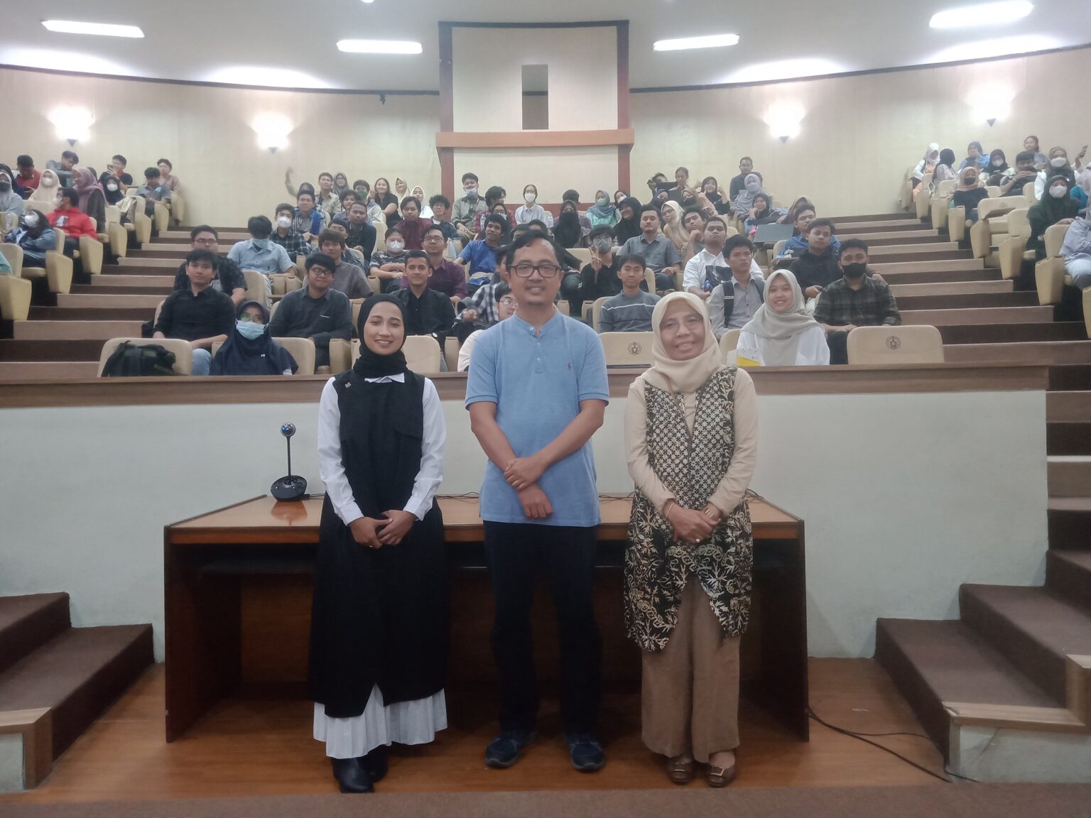 Guest Lecture Digital Twins of Autonomous Surface Vessels - Departemen Matematika ITS Departemen ...