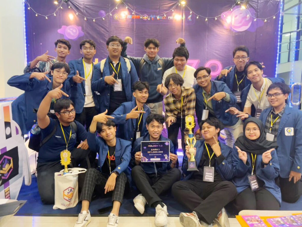Mahasiswa Matematika ITS Raih Prestasi Hology 7.0 2024 Divisi ICT Business Plan - Departemen ...