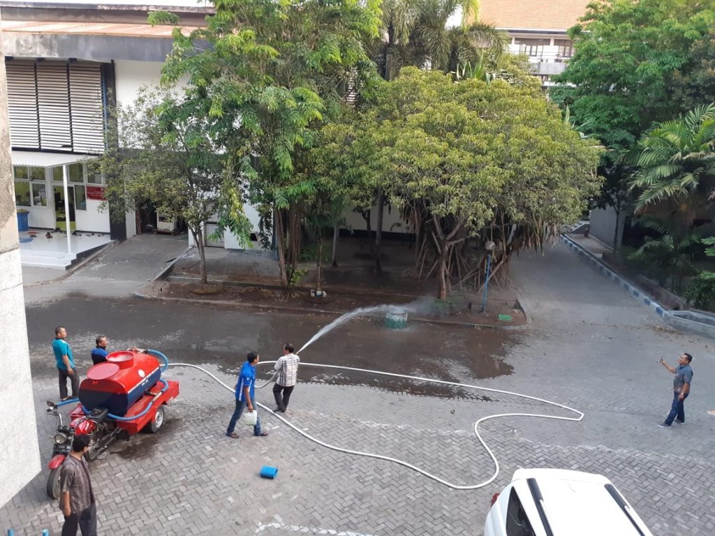 Teknik Kelautan ITS Hibahkan Pemadam Kebakaran Mini - ITS News