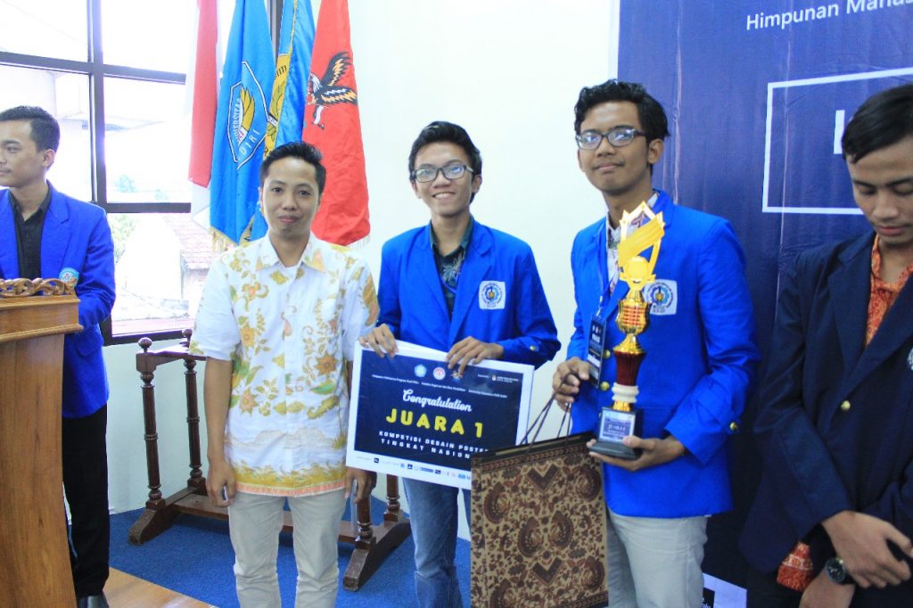 Mahasiswa ITS Sabet Juara Pertama Kompetisi Poster Nasional - ITS News