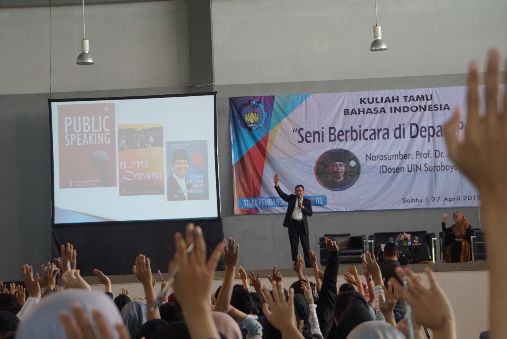 Kupas Tuntas Strategi Berbicara di Depan Umum - ITS News