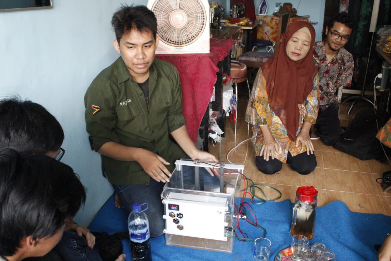 ITS Students Design Batik Waste Management Equipment for MSMEs - ITS News
