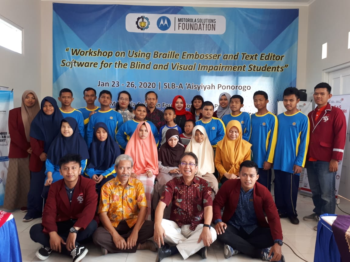 ITS Gandeng IT Telkom Adakan Pelatihan Mesin Cetak Braille - ITS News