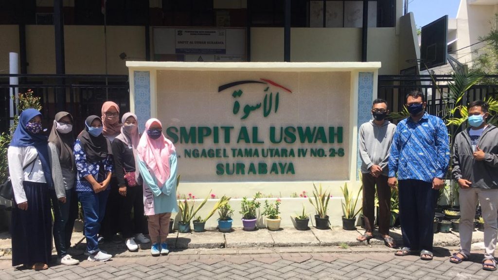 Mahasiswa ITS Bantu Pencerdasan Covid-19 SMPIT Al-Uswah Surabaya - ITS News