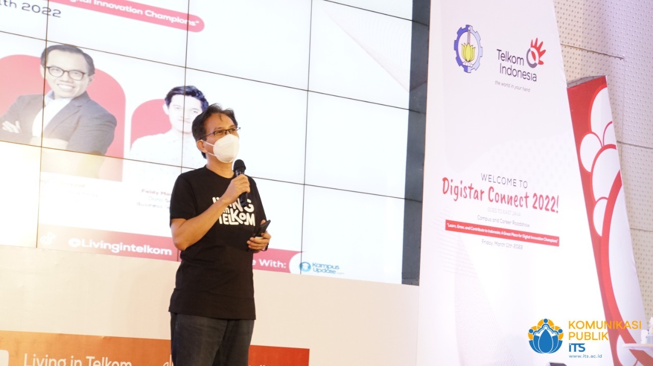 Rektor ITS Prof Dr Ir Mochamad Ashari MEng menyampaikan sambutannya ...