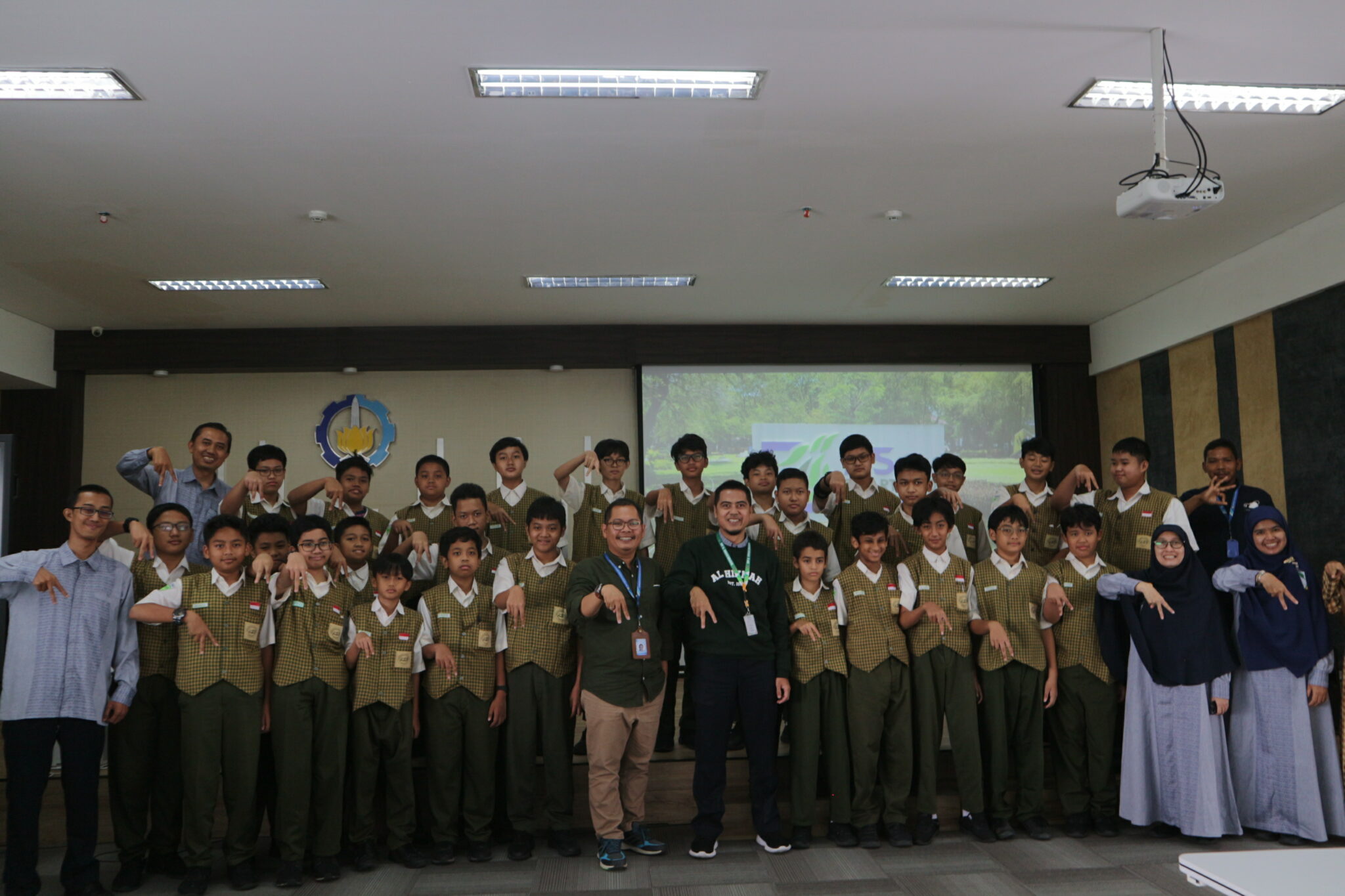 ITS Smart Eco Campus Terima Kunjungan dari SMP Al-Hikmah - ITS News