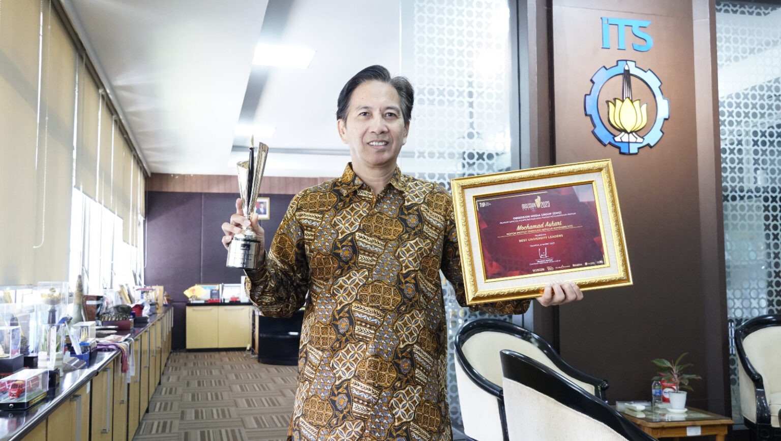 Rektor ITS Pertahankan Best University Leaders pada Obsession Awards ...