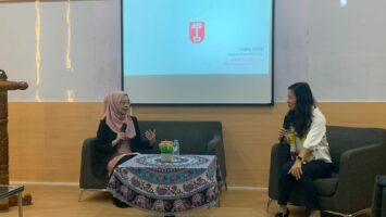 Sesi tanya jawab bersama Kepala Unit Promosi ESSCA Asia Liqing Chen ...