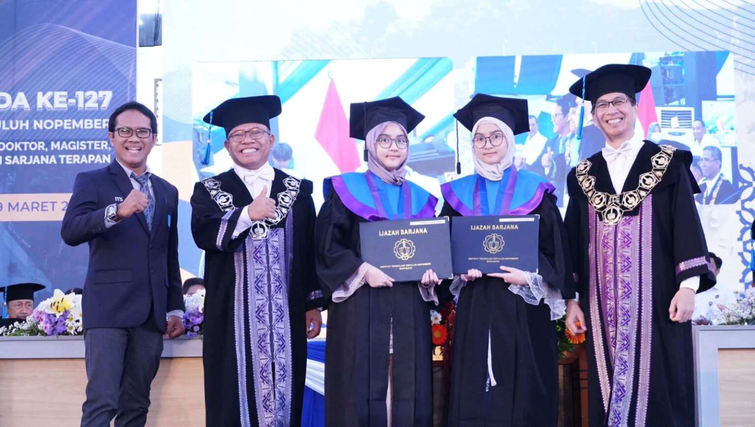 Inspiratif, Mahasiswa Kembar ITS Lulus dengan Predikat Cumlaude - ITS News