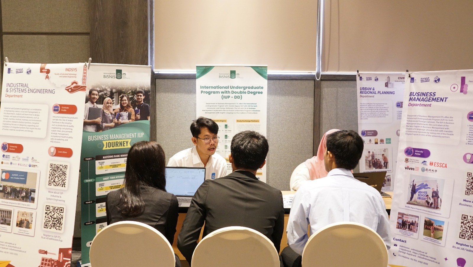 Kenalkan Program Internasional, ITS Gelar IUP Edufair di Jakarta - ITS News