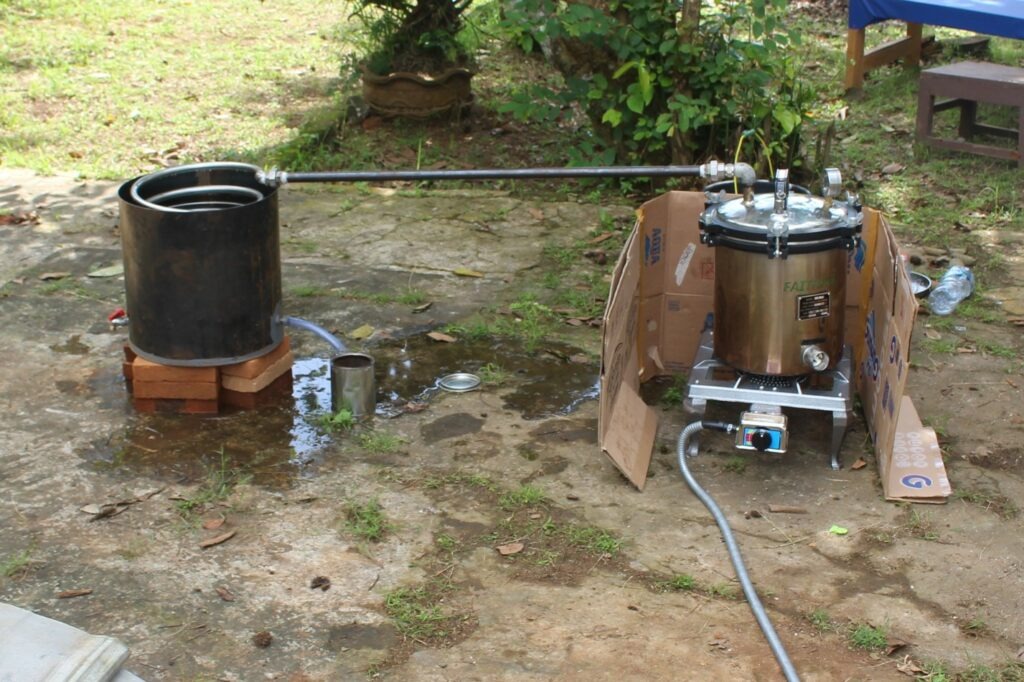 ITS Students Develop Plastic Recycling Equipment Into Fuel - ITS News