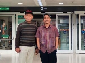 (dari kiri) Prof I Ketut Aria Pria Utama MSc PhD dan Dony Setyawan ST ...