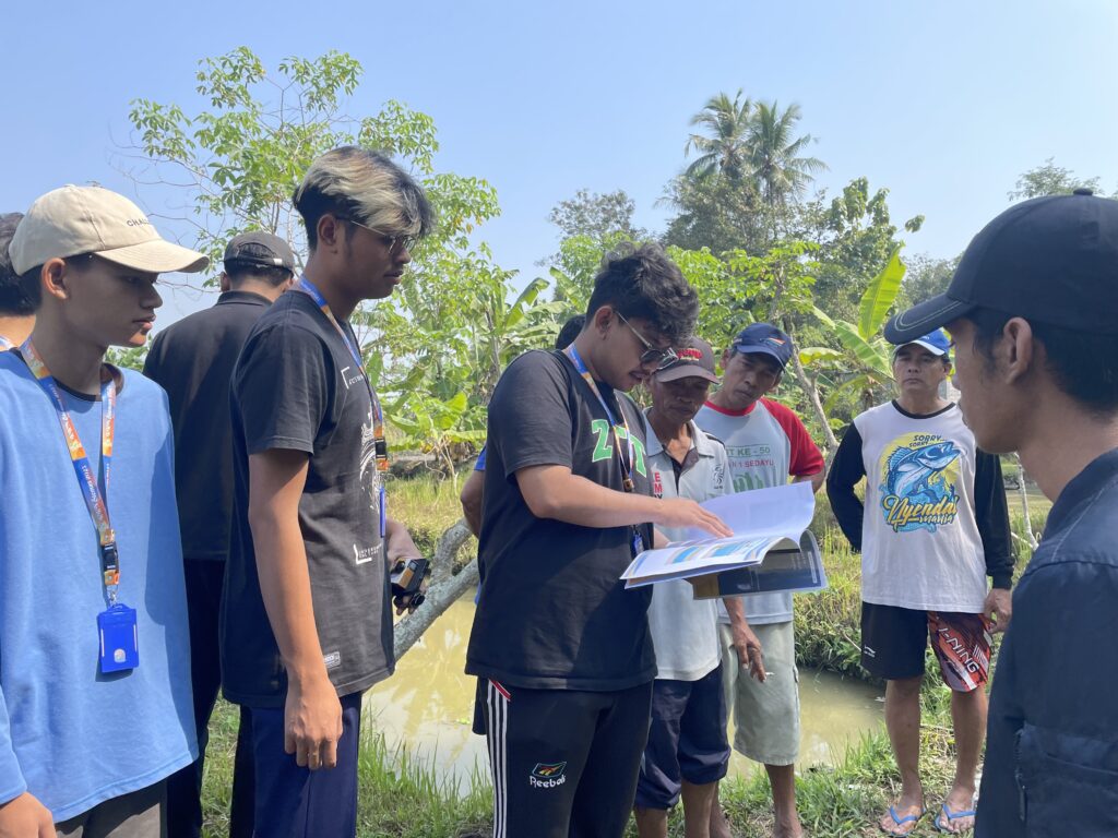 Tim Abmas ITS Bangun PLTS Guna Kembangkan Eduwisata Desa - ITS News