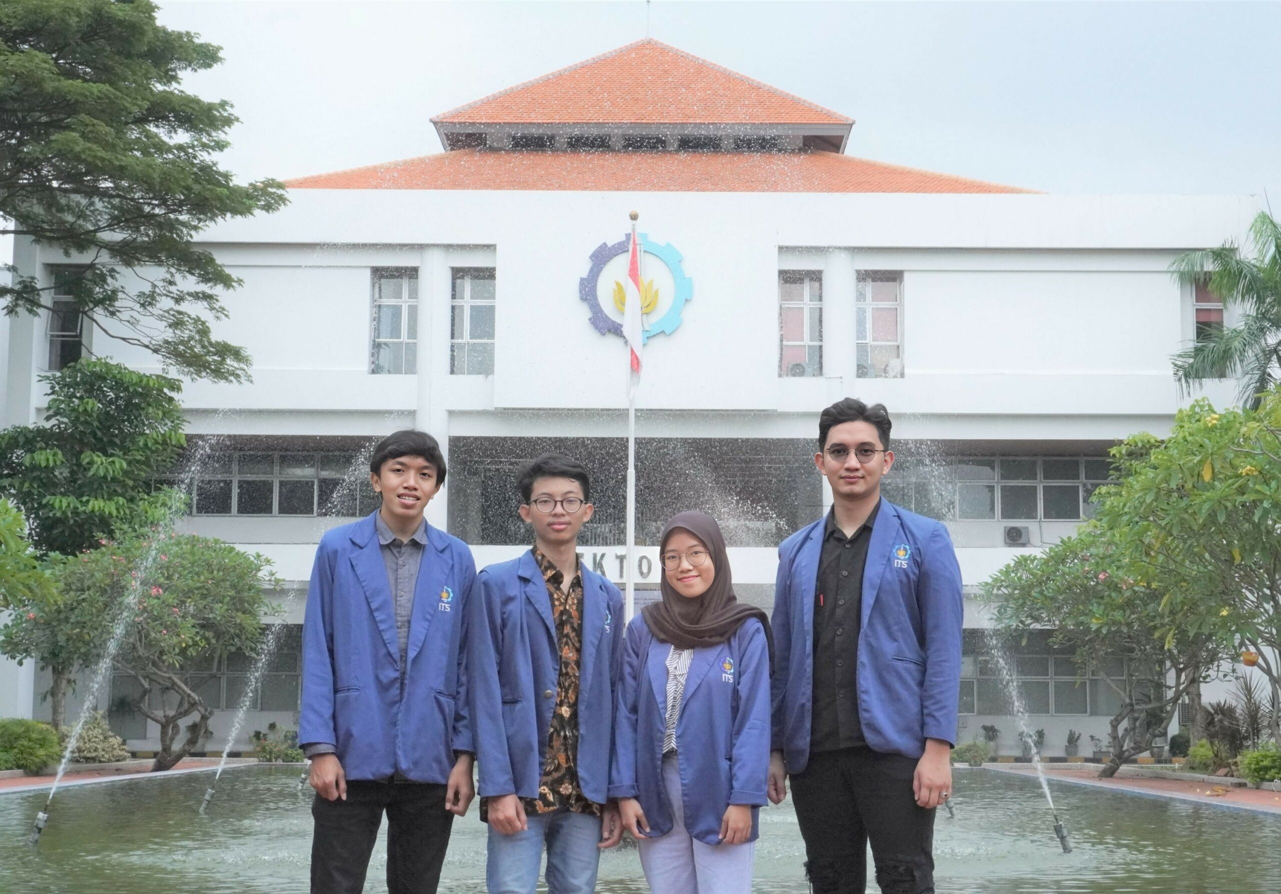 Perjalanan Maria Sematkan Gelar Wisudawan Sarjana Terapan Terbaik ITS ...