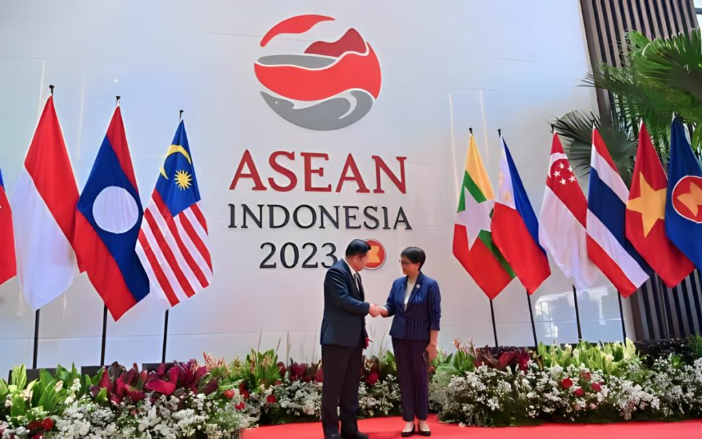 Desainer Alumnus ITS Rancang Identitas Visual Kepemimpinan ASEAN 2023 - ITS News