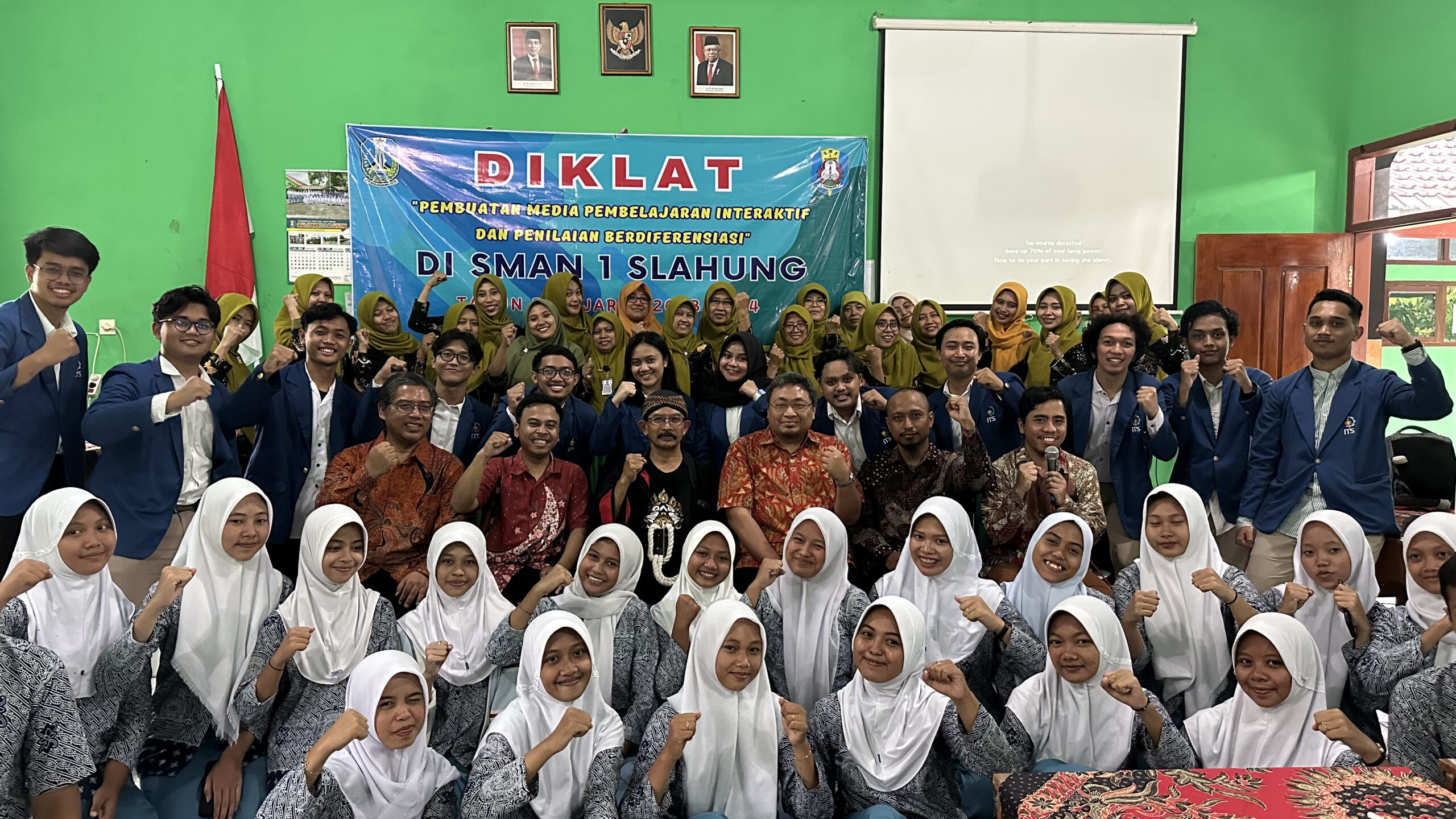 Tim KKN Abmas ITS Dorong Pembelajaran Interaktif - ITS News