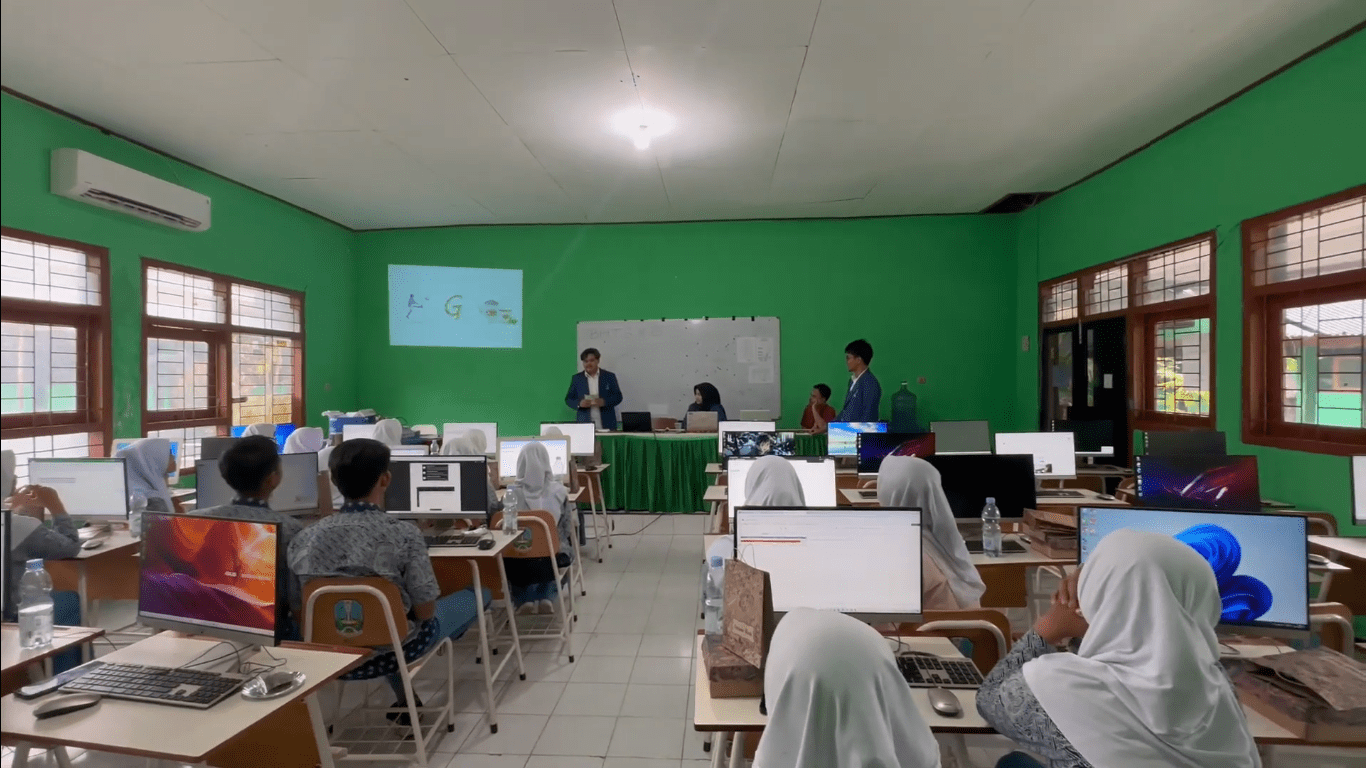 Tim KKN Abmas ITS Dorong Pembelajaran Interaktif - ITS News