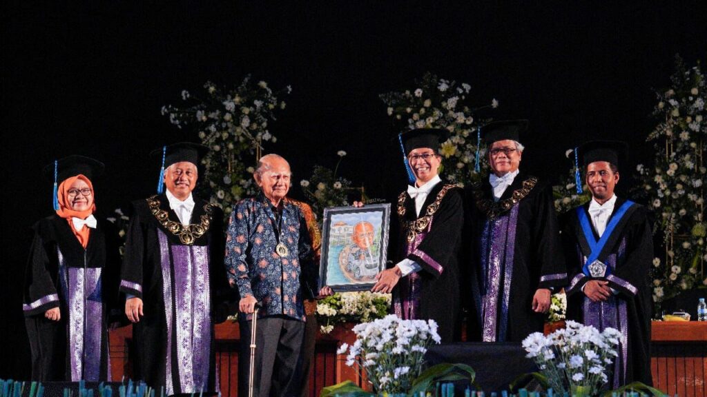 Prof Emil Salim Encourages Smart Environment at ITS 63rd Anniversary ...