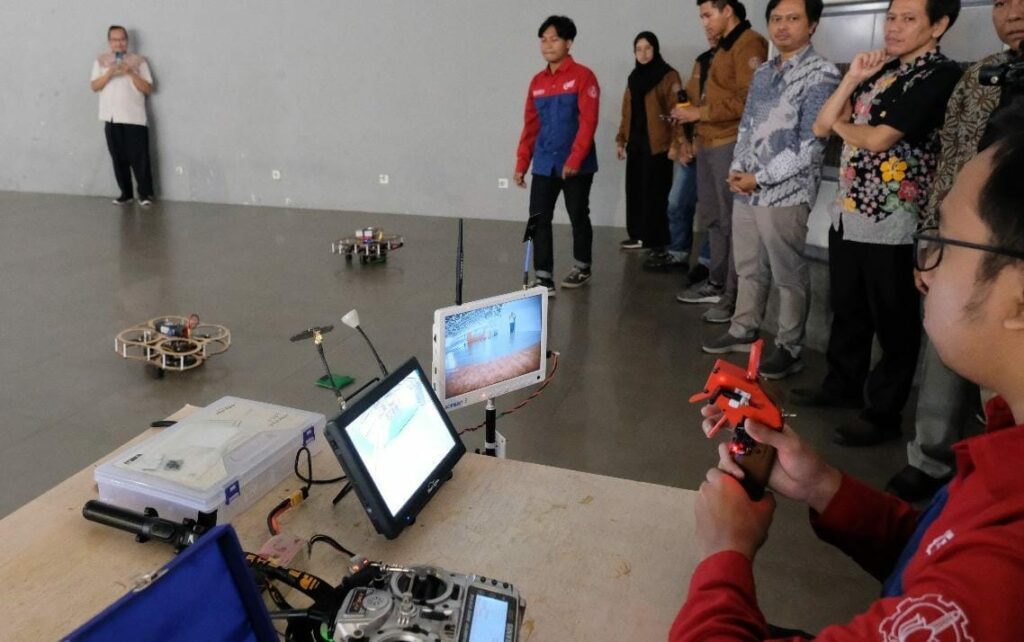 Targetkan Juara, Bayucaraka ITS Luncurkan Inovasi Robot Terbang - ITS News