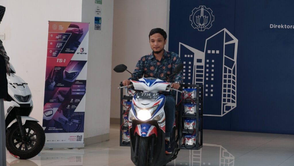 Dorong Perkembangan KLBB, ITS Luncurkan Inovasi Baterai Al-Udara - ITS News
