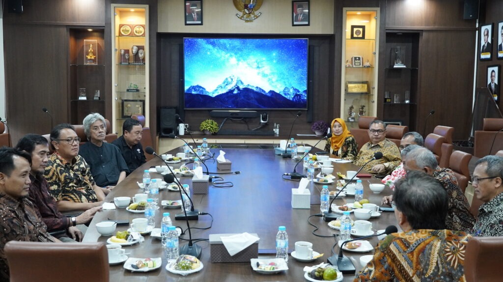 Momentum Bulan Syawal, ITS Perkuat Silaturahmi dengan PENS dan PPNS ...