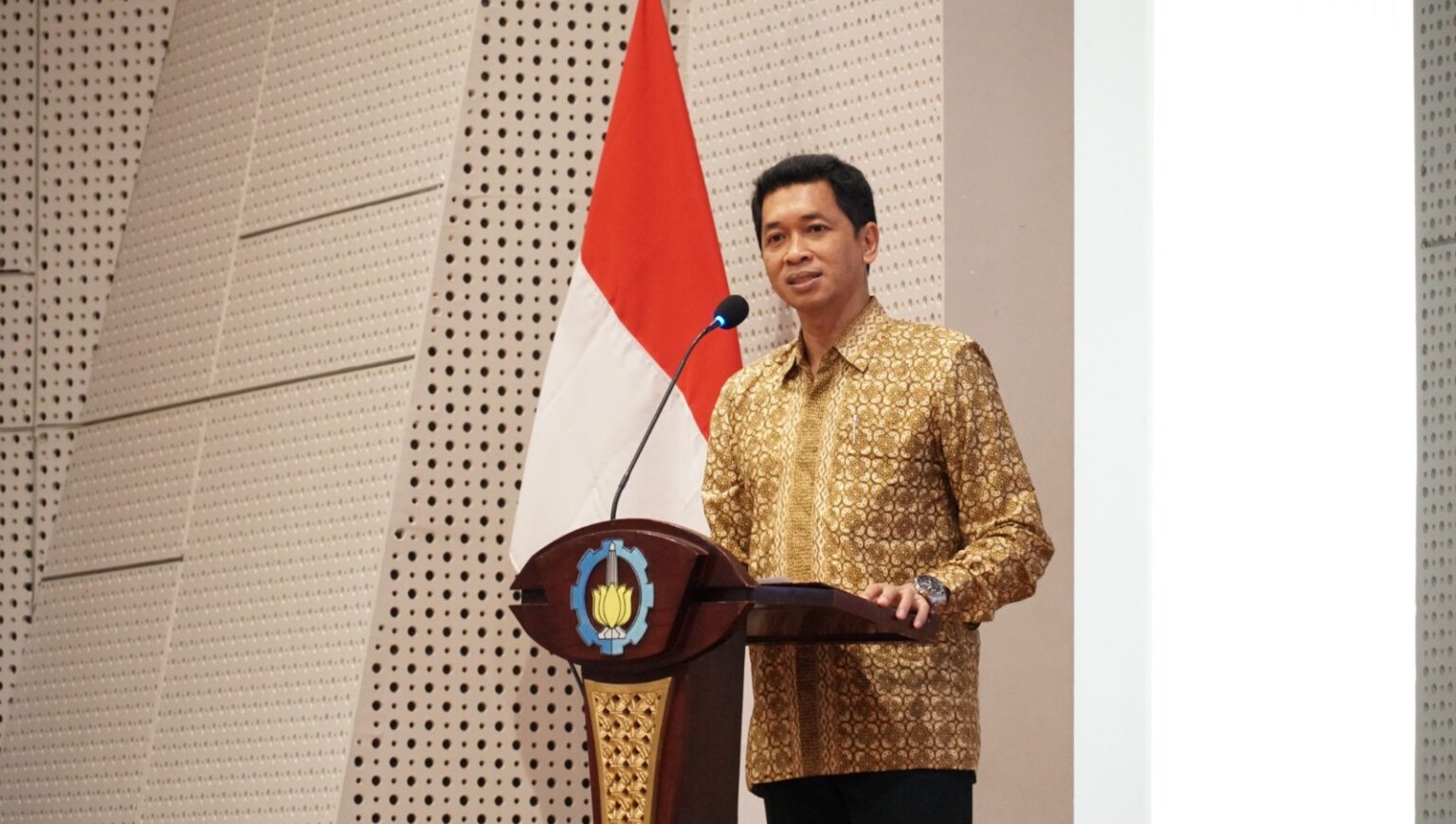 ITS Berikan Anugerah Kejuaraan pada Penutupan Liga PKM 2024 - ITS News