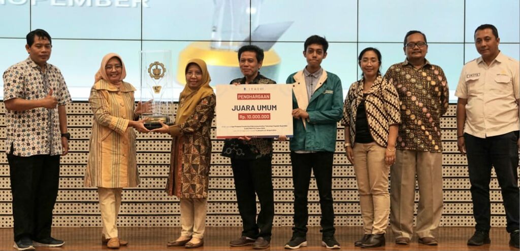 ITS Berikan Anugerah Kejuaraan pada Penutupan Liga PKM 2024 - ITS News