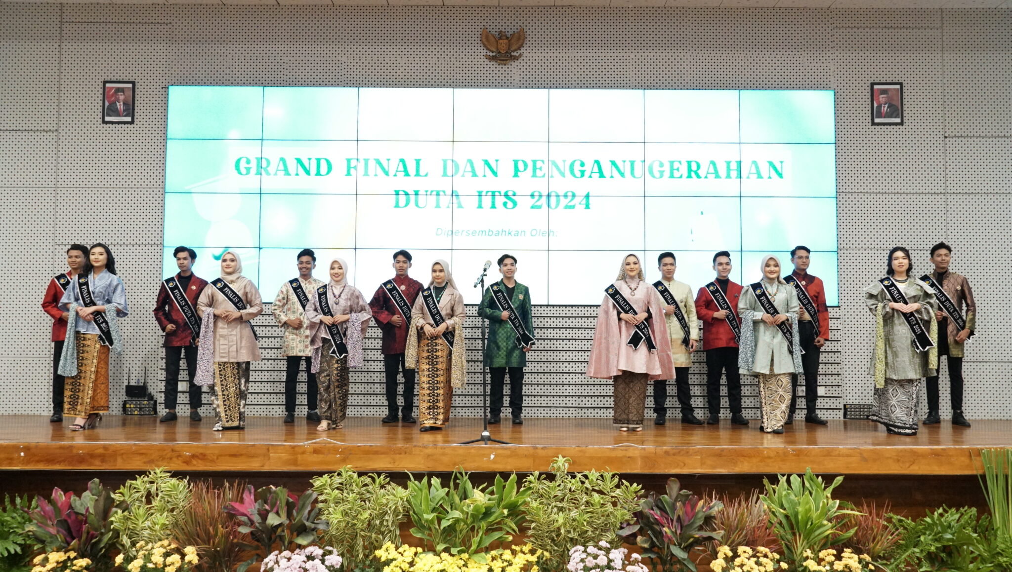 Foto parade Finalis Duta Kampus ITS 2024 pada Grand Final Duta Kampus ...