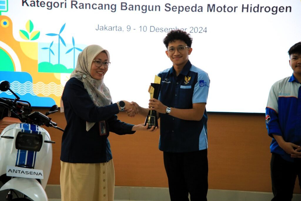 Inovasi Motor Hidrogen Antarkan Tim Antasena ITS Juarai PLN ICE 2024 ...