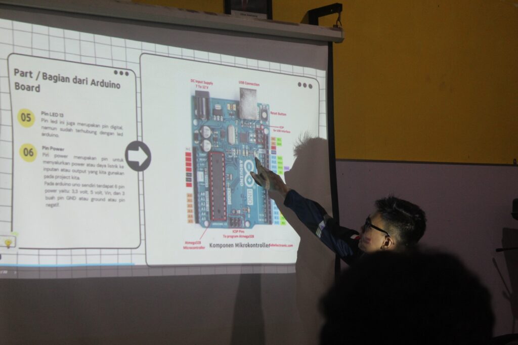 Tingkatkan Keterampilan Siswa SMK, ITS Gelar Pelatihan Arduino - ITS News