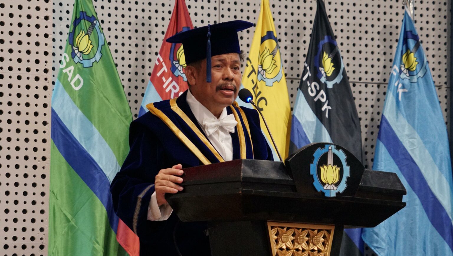 Dorong Riset Unggulan, ITS Kukuhkan Enam Profesor Baru - ITS News