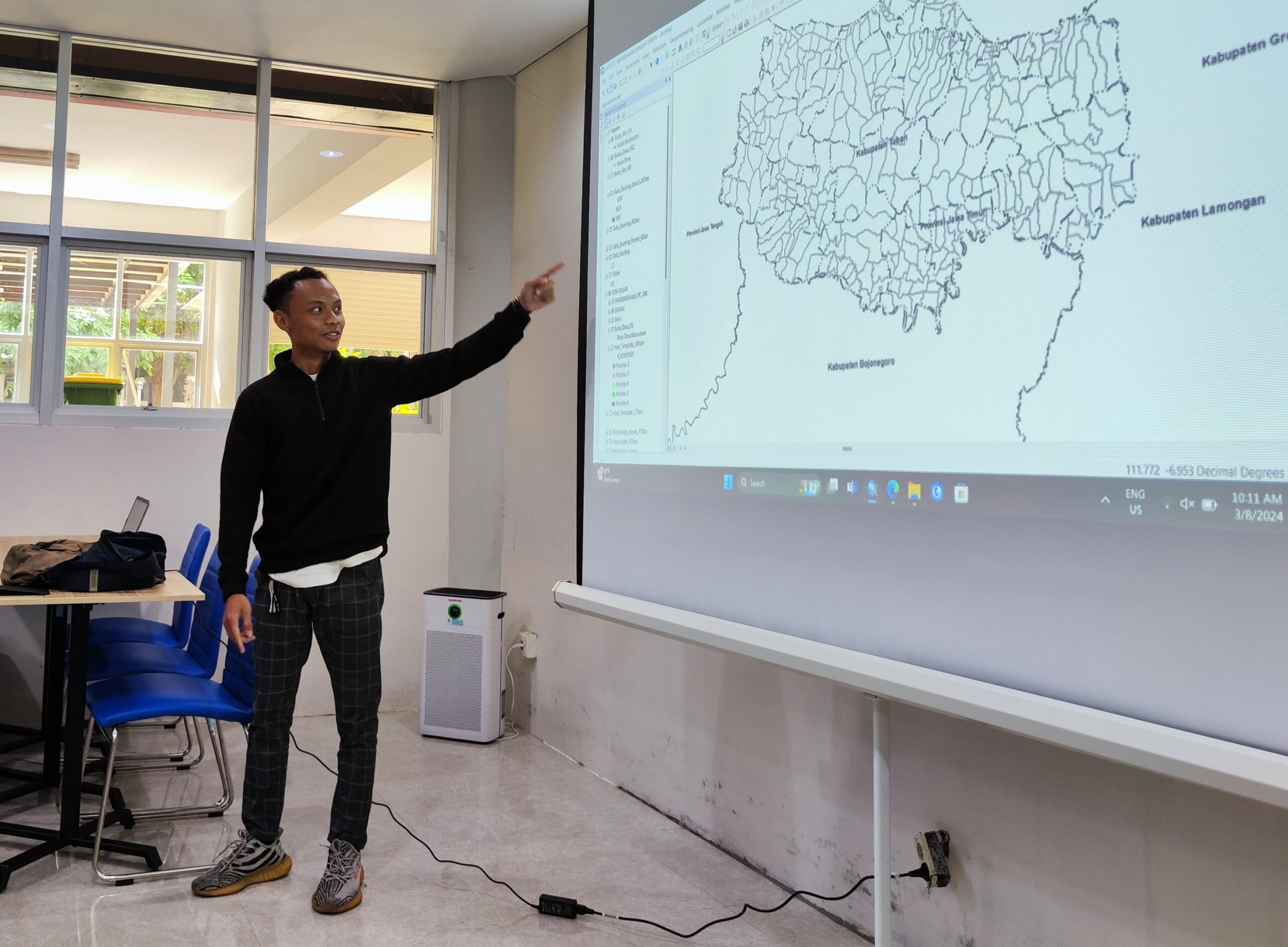 Pelatihan Pembuatan dan Visualiasi Peta yang Menarik - Pusat Studi ...