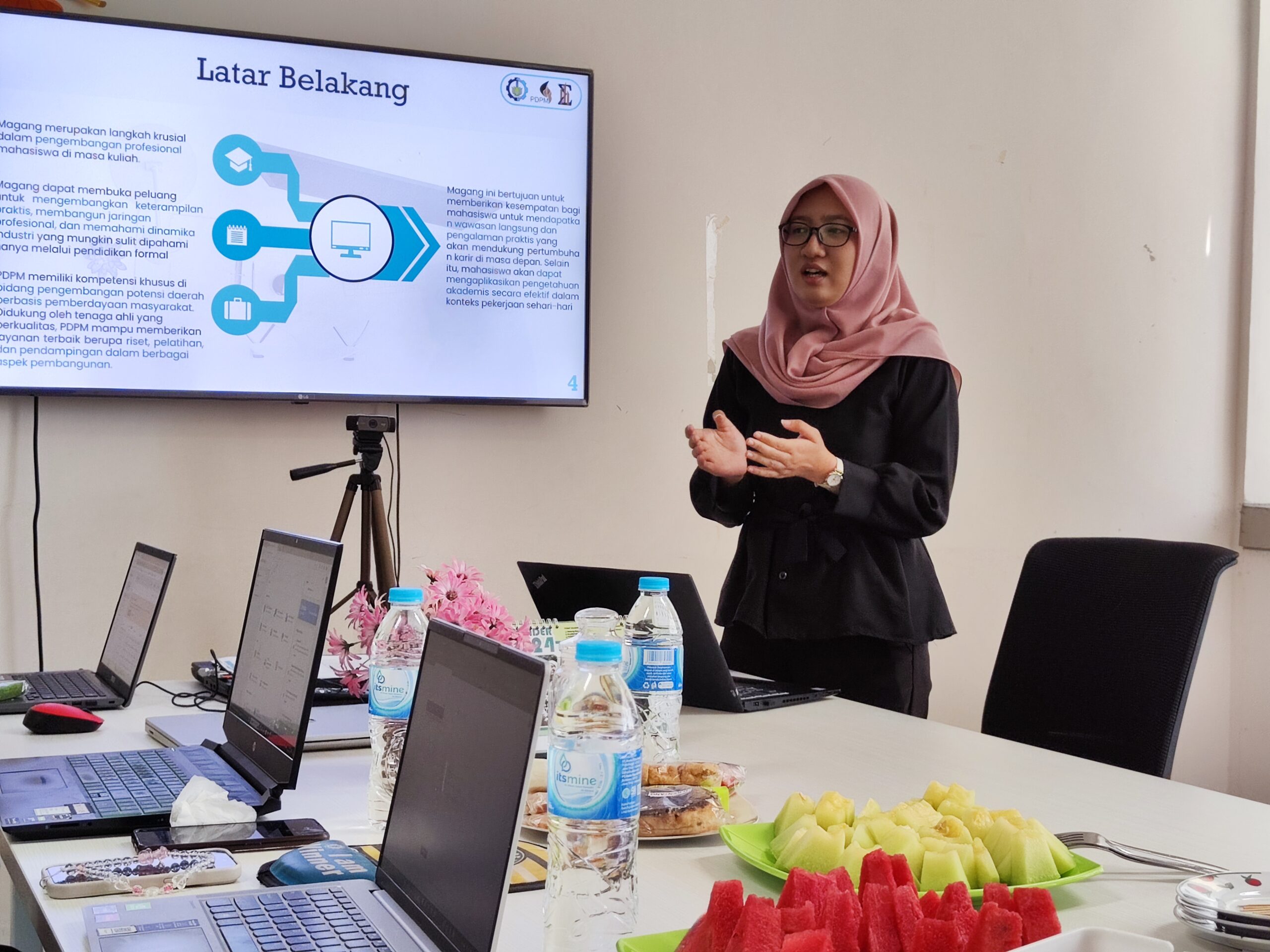 Presentasi Siswa dan Mahasiswa Magang PDPM ITS - Pusat Studi Potensi Daerah dan Pemberdayaan ...