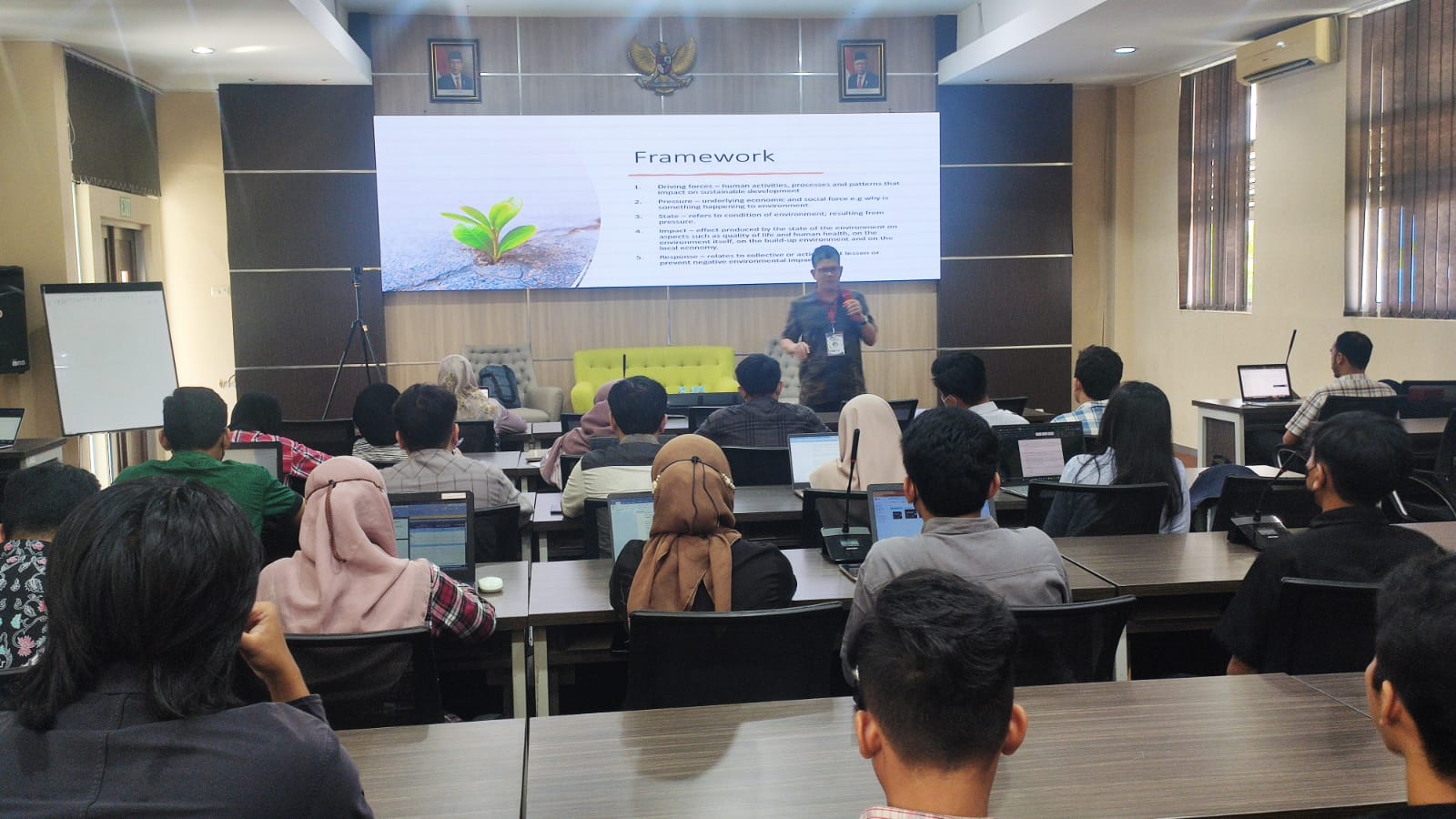 Kuliah Tamu Prof. Azizan - USM Malaysia (Selasa, 03 Mei 2023 ...