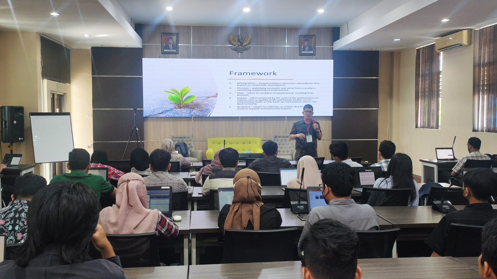 Kuliah Tamu Prof. Azizan - USM Malaysia (Selasa, 03 Mei 2023 ...