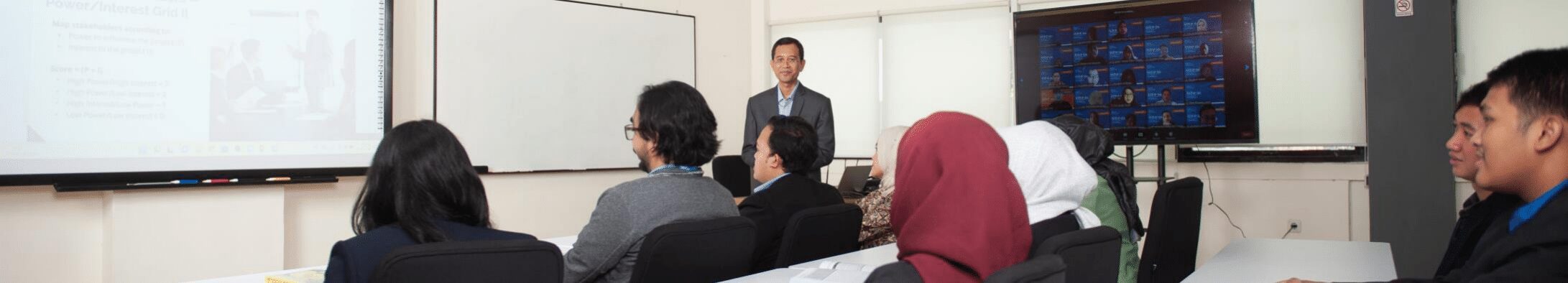 SIMT dalam Angka - Sekolah Interdisiplin Manajemen dan Teknologi