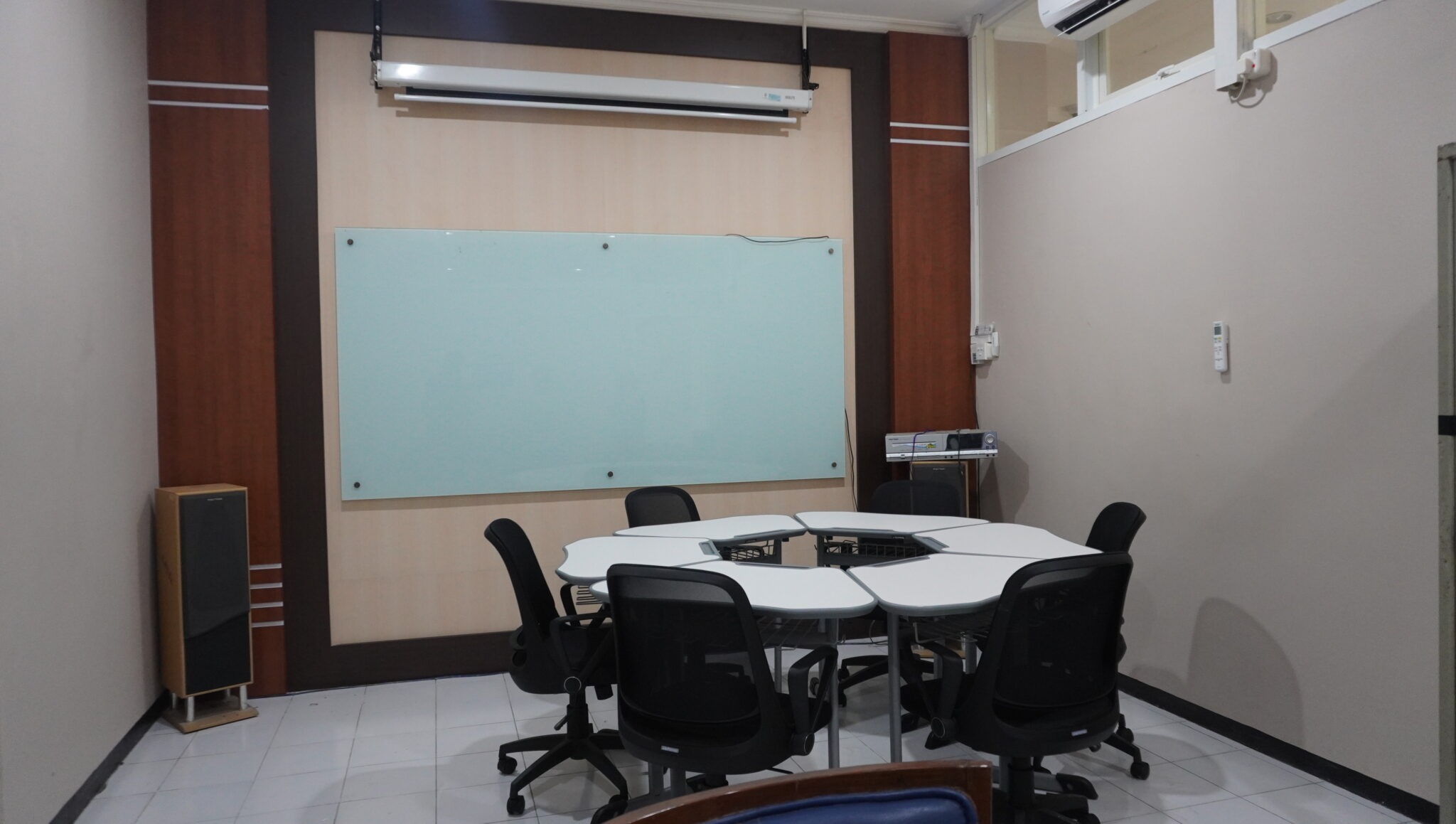 Laboratorium - Departemen Studi Pembangunan