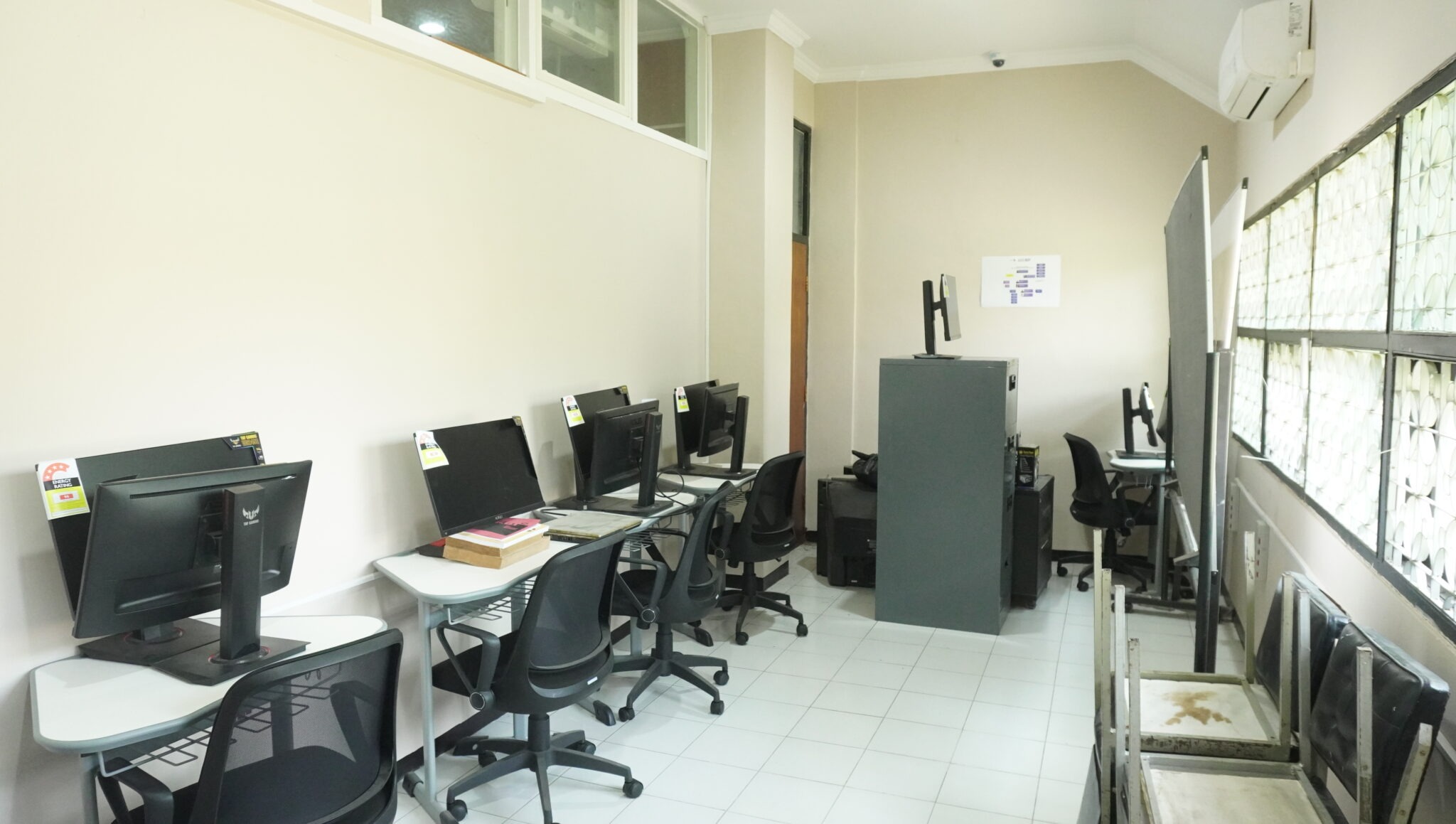 Laboratorium - Departemen Studi Pembangunan