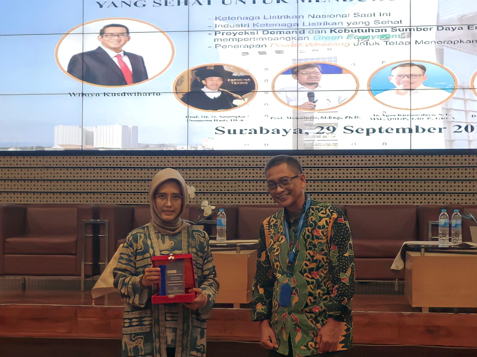 Galakkan Energi Terbarukan, ITS – UGM Bahas Kelistrikan Nasional ...