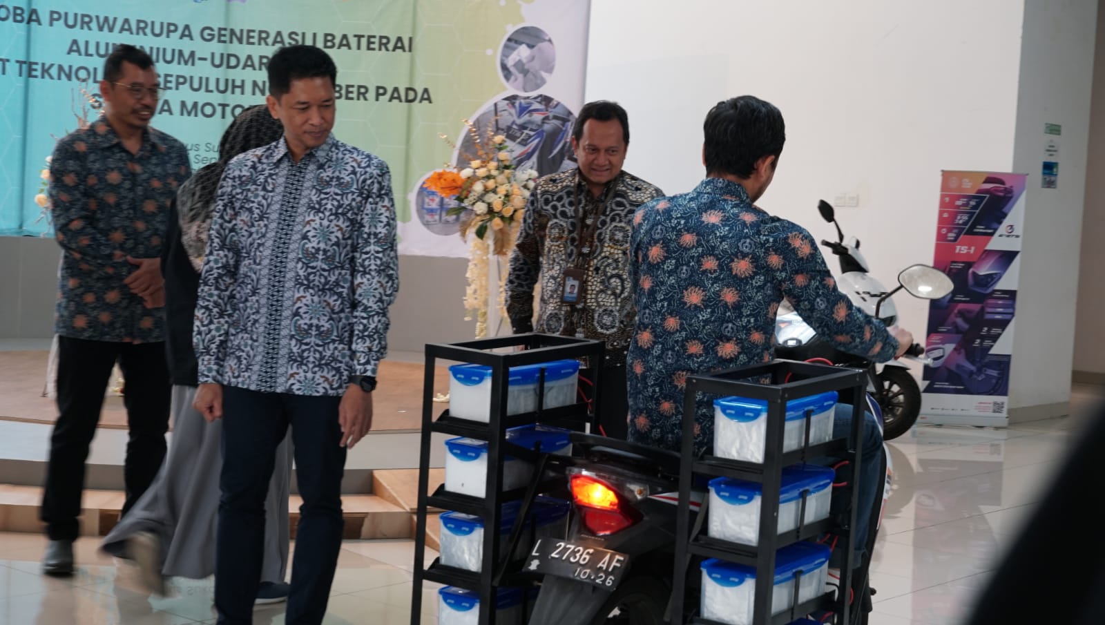 Dorong Perkembangan KLBB, ITS Luncurkan Inovasi Baterai Al-Udara ...